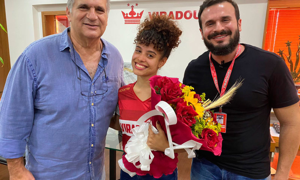 [VÍDEO] Viradouro faz pegadinha com passista pra contar que ela será ...