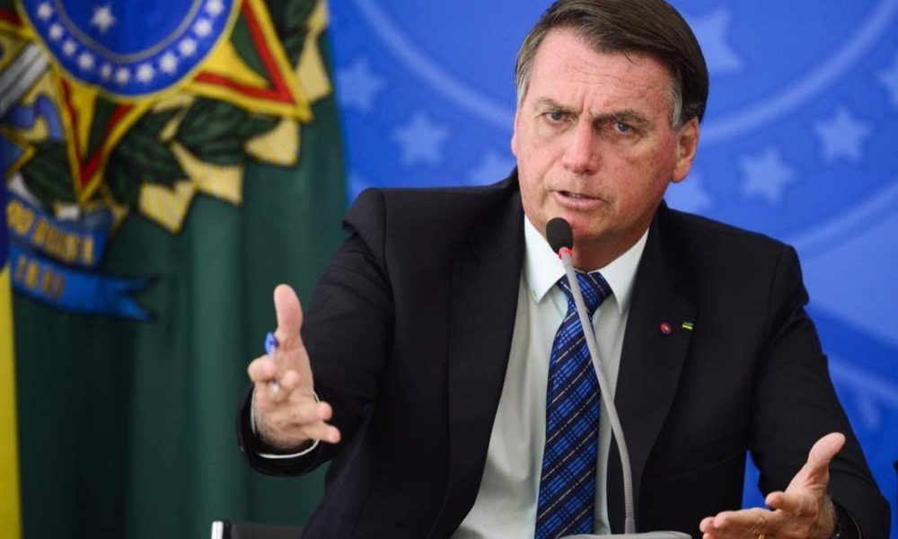 Bolsonaro planeja base dos EUA no Sul e saída do Brics e OMS se eleito