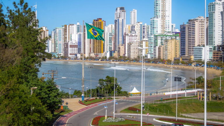 Sol, mar e… chuva? Confira a previsão para Balneário Camboriú hoje ...
