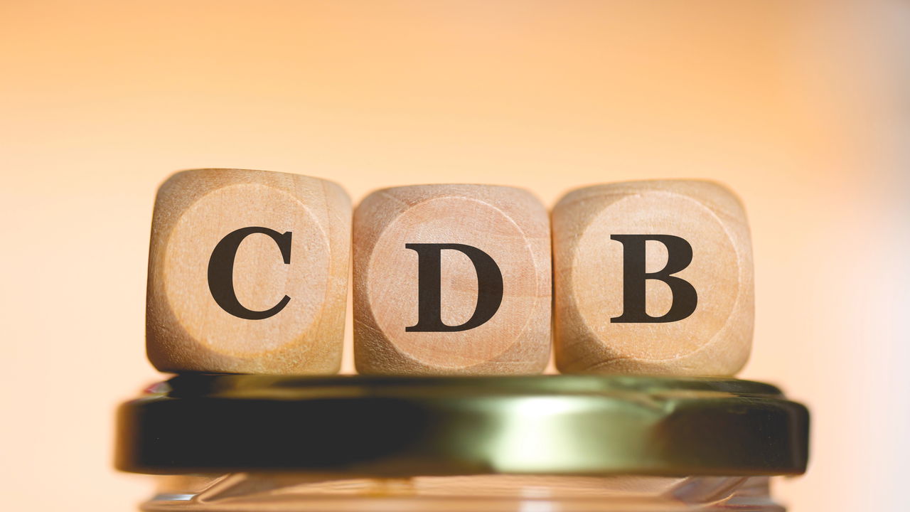 Aplicando R$ 100 mil em CDBs: O que você precisa saber - Super Rádio Tupi