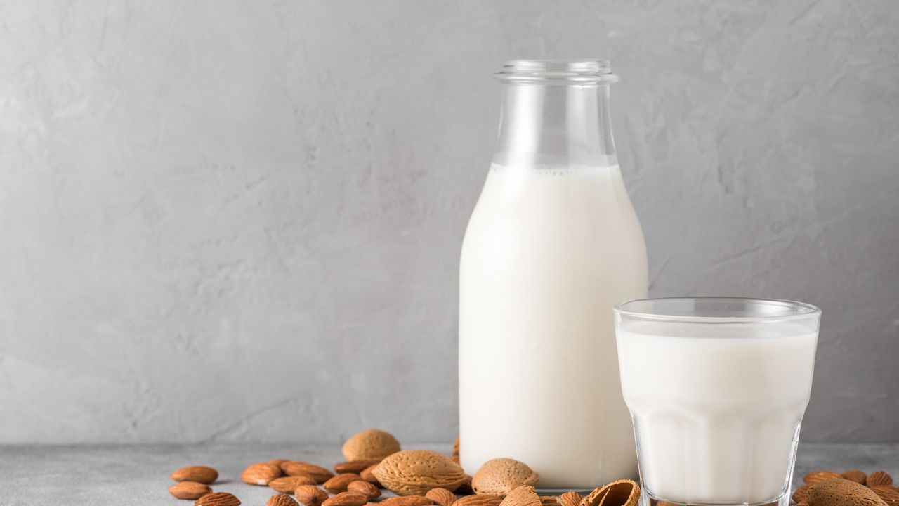 Leite vegetal é mais saudável que o leite de vaca? Entenda as ...