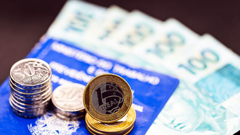 Salário mínimo sobe para R$ 1.518: veja quem ganha mais em 2025 - Super ...