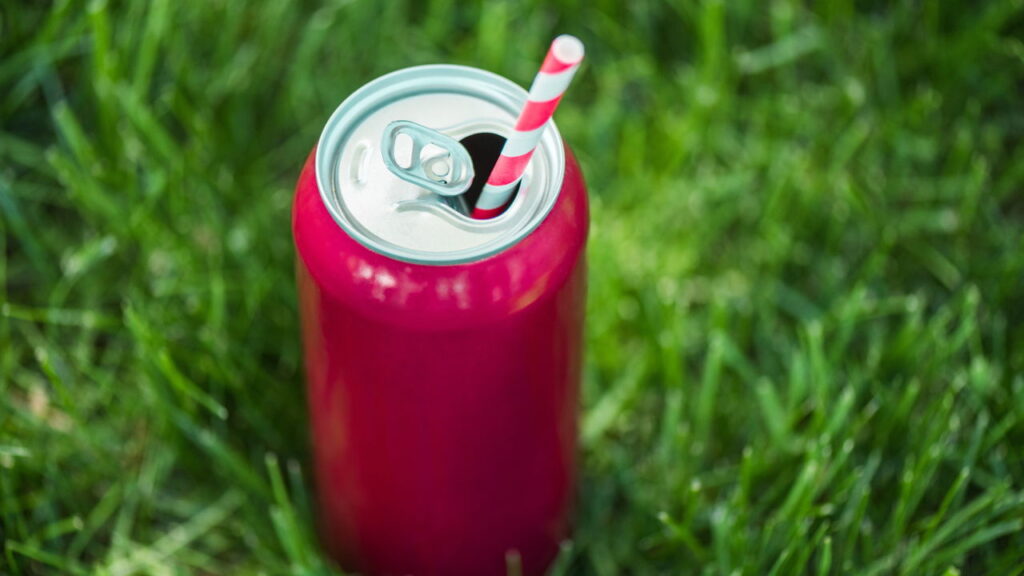 O refrigerante rosa que conquistou o Brasil e foi comprado pela Coca ...