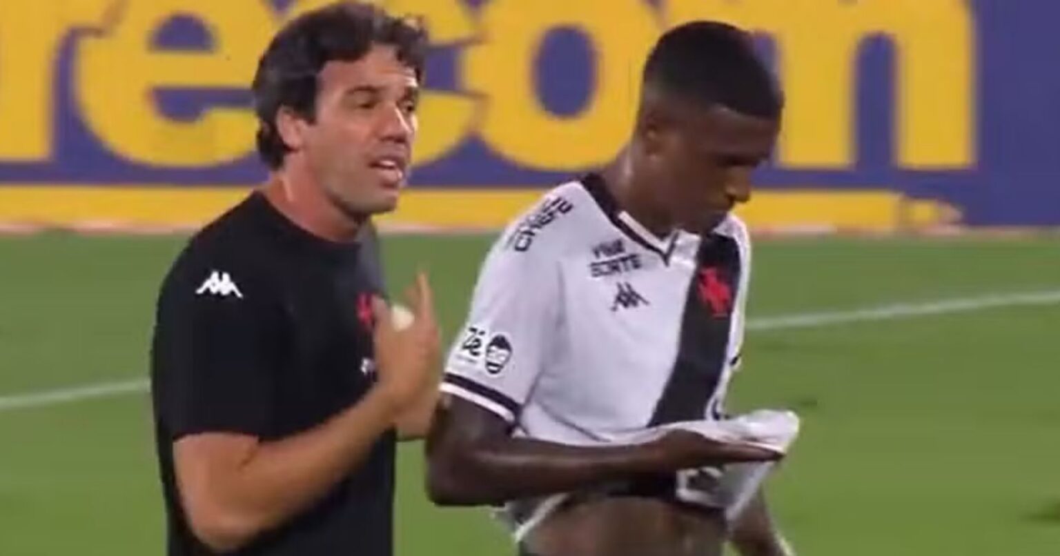 Leitura labial flagra confusão mental de jogador do Vasco: 'Não sei ...