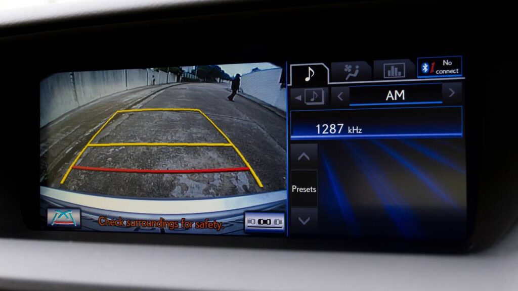 Como instalar câmera de ré e sensor de estacionamento no seu carro ...