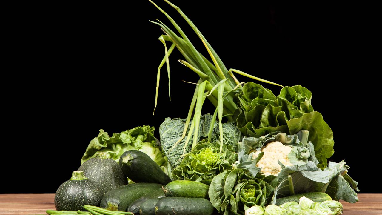 Os alimentos que ajudam a equilibrar os hormônios e transformam sua ...