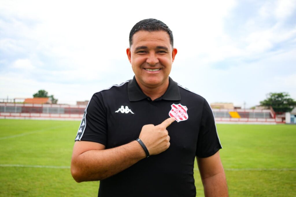 Visando o Cariocão 2026, Flávio Tinoco é anunciado como o novo técnico ...