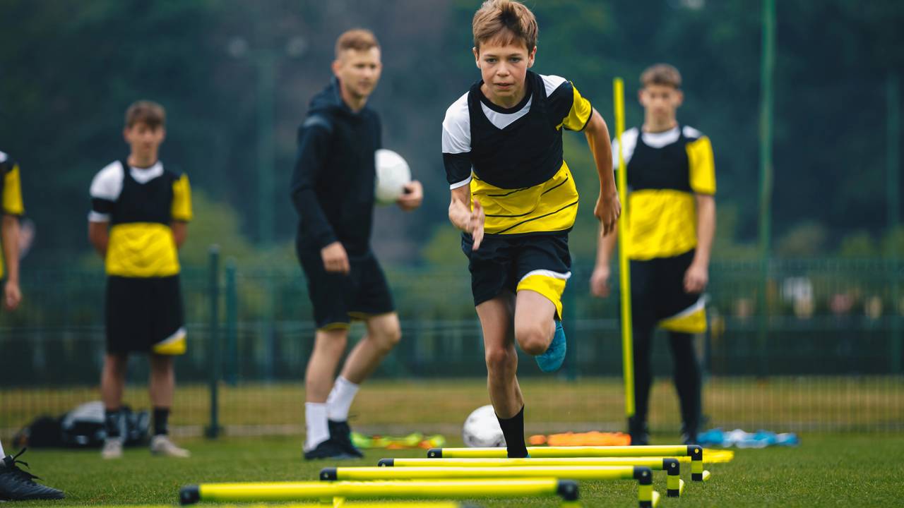10 exercícios de agilidade para jogador de futebol que melhoram reação ...