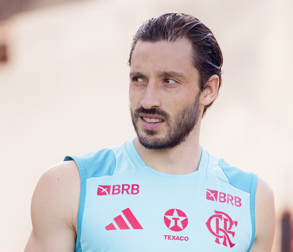 Flamengo confirma empréstimo de Matías Viña ao River Plate; saiba detalhes