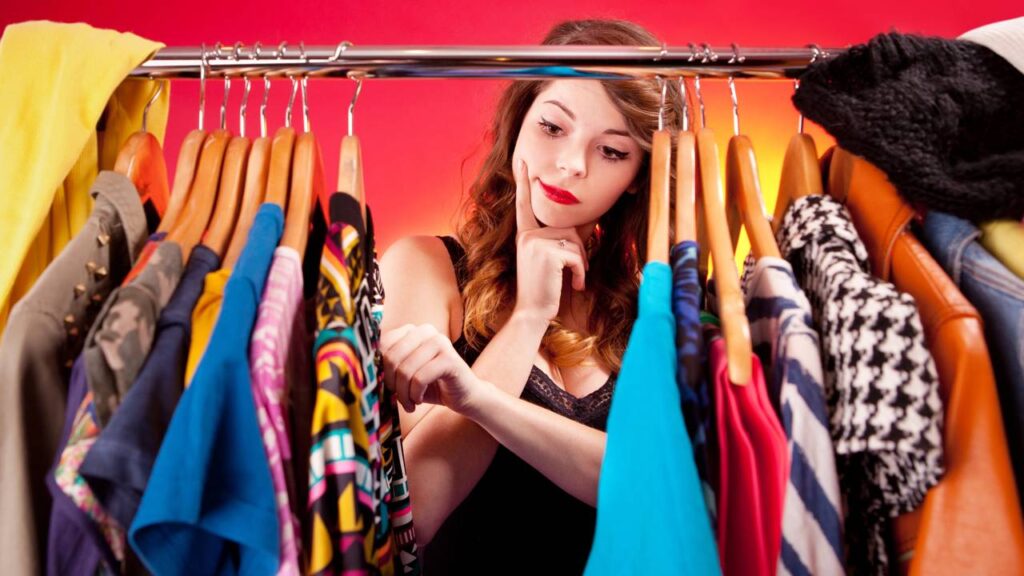 Como montar um guarda-roupa inteligente com poucas peças usando um ...