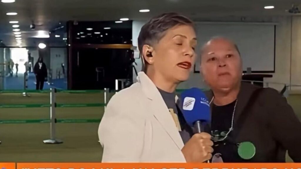 ‘O que você está falando?’: Mulher invade link ao vivo e confronta ...