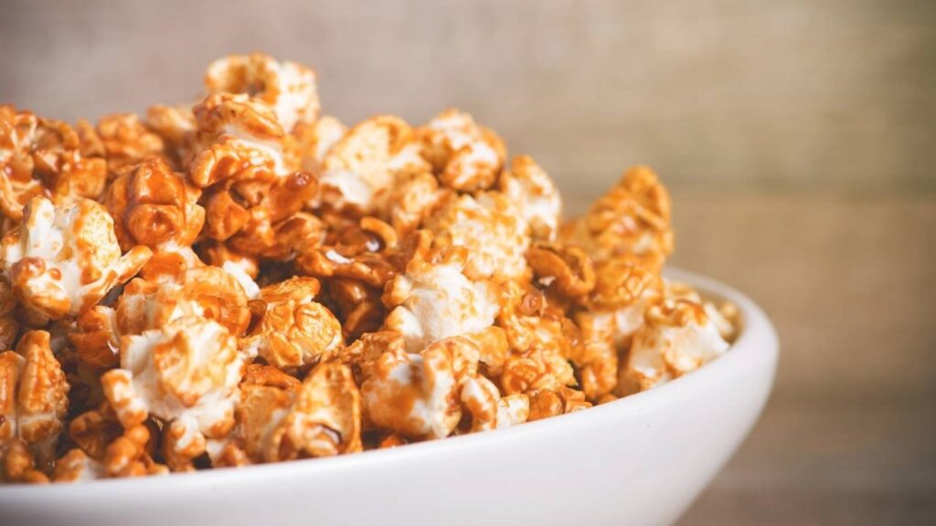 Pipoca doce de cinema: o truque para não queimar o caramelo e deixá-la ...