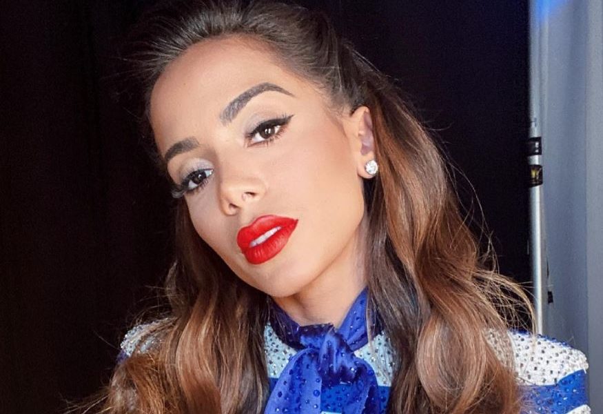 Anitta posa com os sobrinhos e seguidores pedem gravidez - Super Rádio Tupi